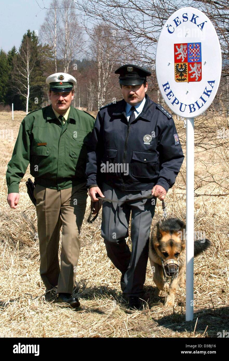 German border sign hi-res stock photography and images - Alamy