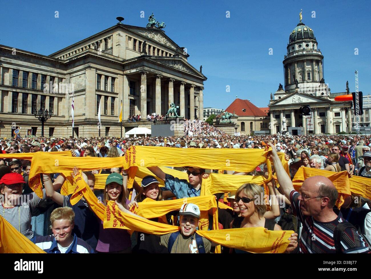Protestant catholic gathering hi-res stock photography and images - Alamy