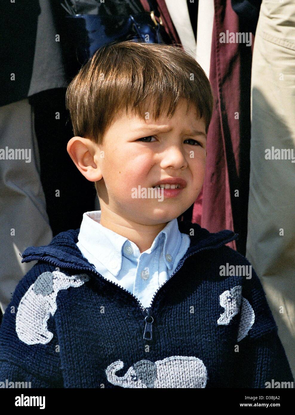 (dpa) - Little Prince Nikolai of Denmark watches his grandfather ...