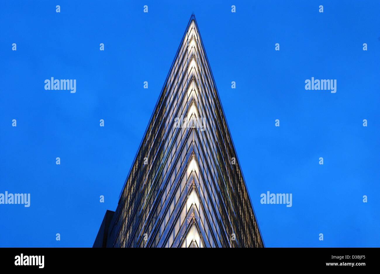 Triangular building hi-res stock photography and images - Alamy