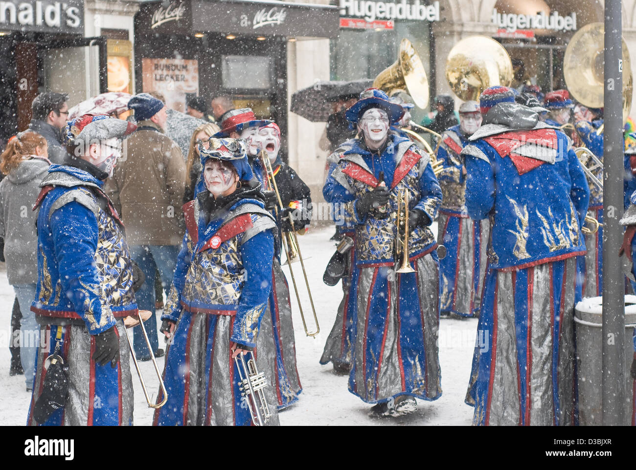 Munich, Germany. 12th Feb, 2013. Participants having fun during snowy ...