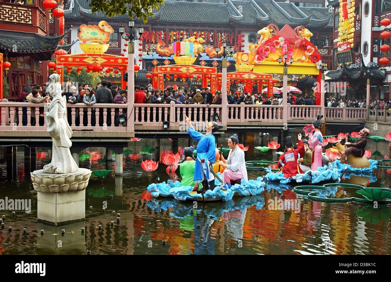 Saint figures hi-res stock photography and images - Alamy