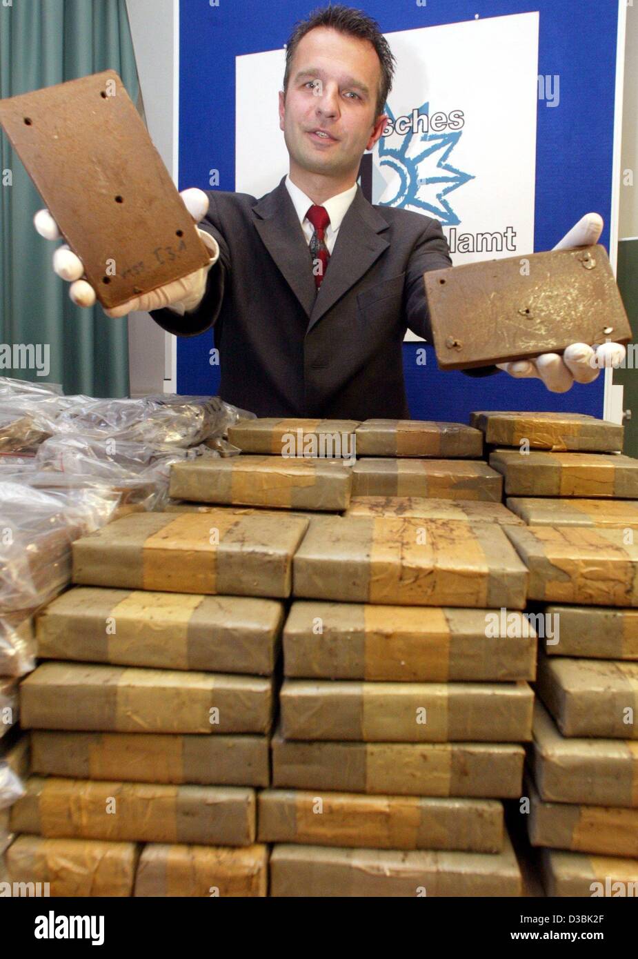 (dpa) - Police inspector Gerhard Roider shows two Hashish plates while ...