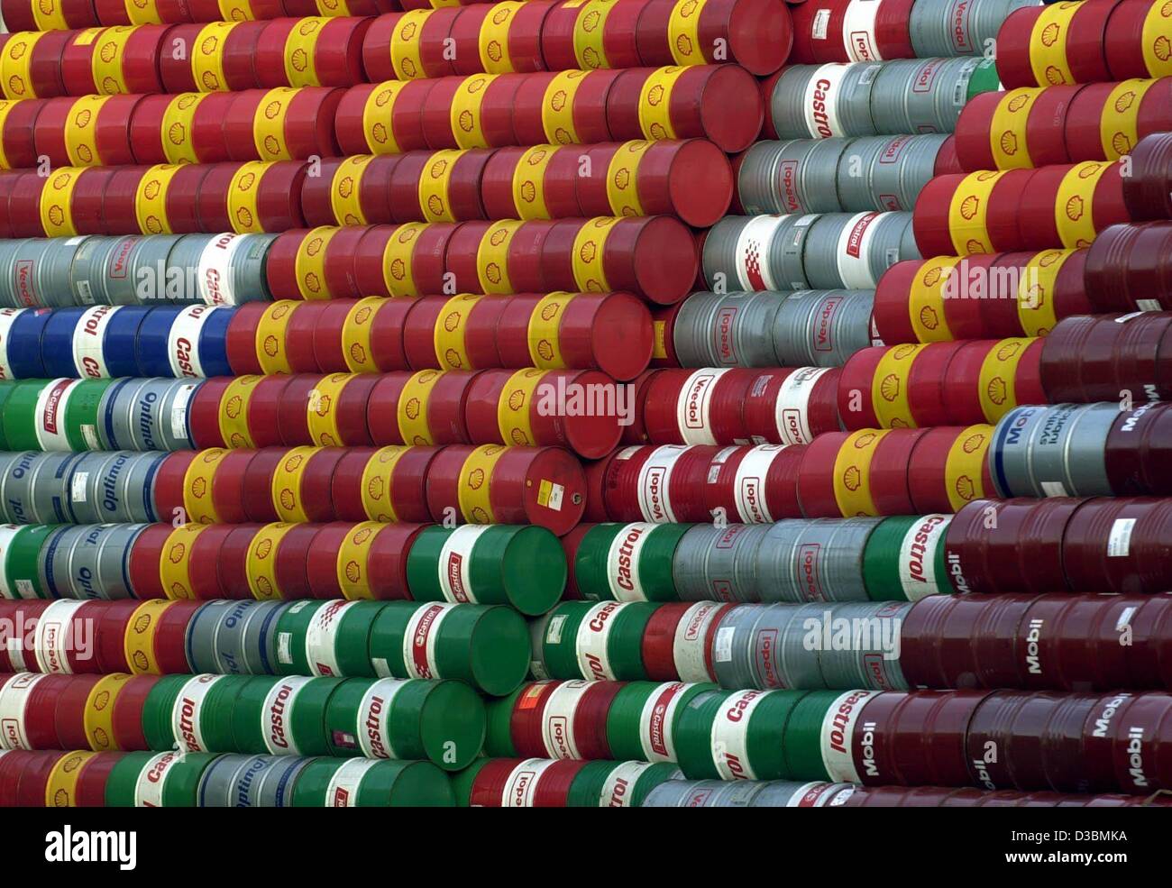 Oil barrels hi-res stock photography and images - Alamy