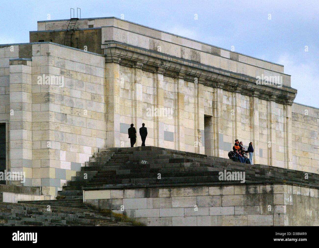 Grandstand people hi-res stock photography and images - Alamy