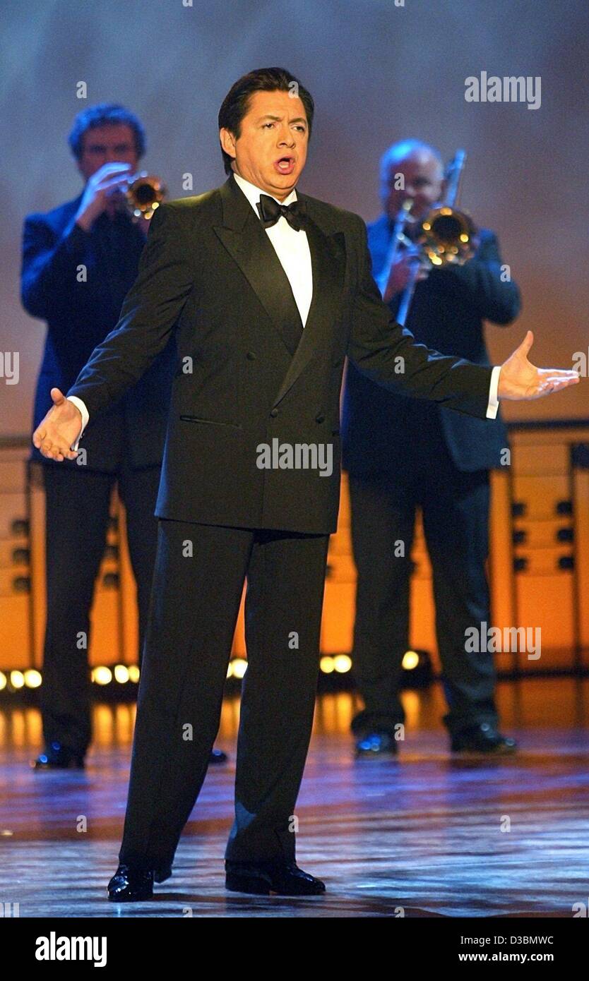 Francisco singer hi-res stock photography and images - Alamy