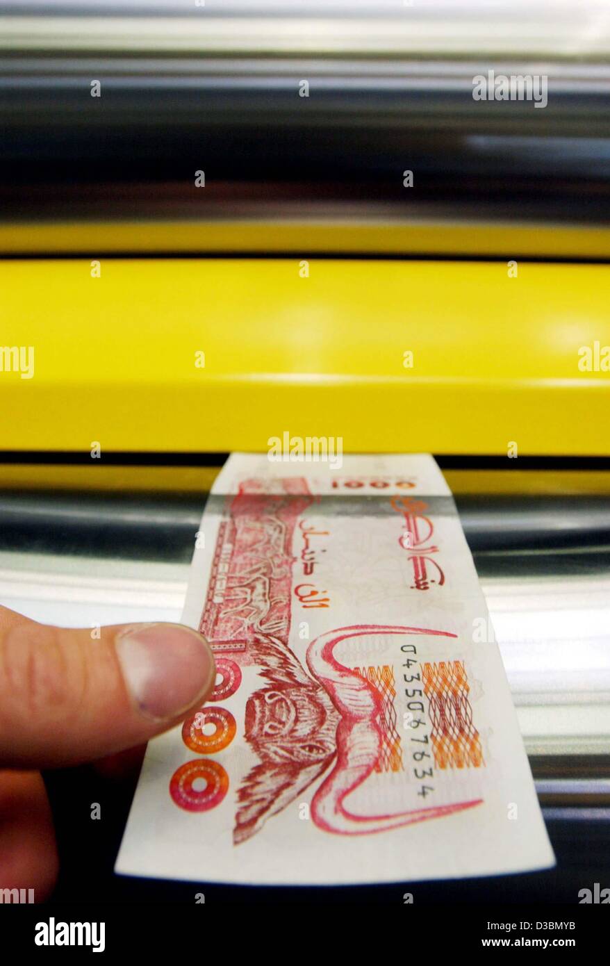1000 dinar note hi-res stock photography and images - Alamy