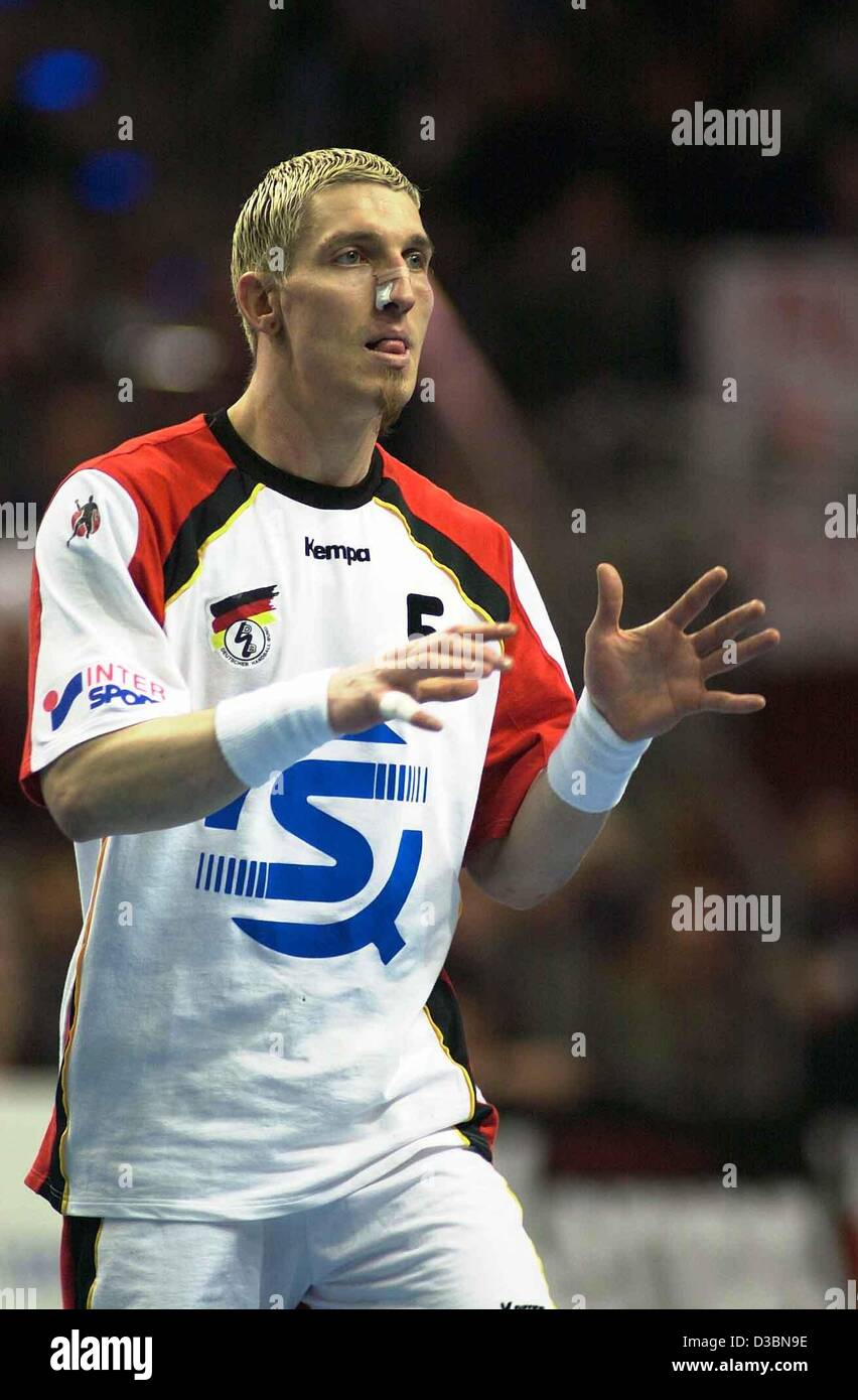 Dpa german national handball team hi-res stock photography and images ...