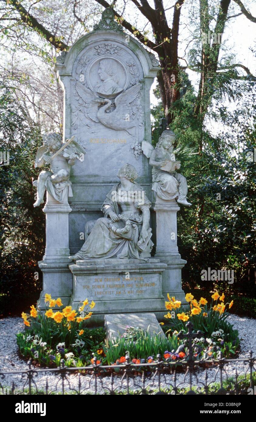 (dpa) - A memorial of the German composer Robert Schumann pictured in ...