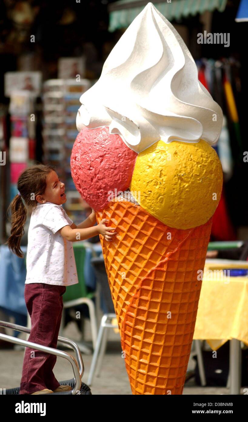 Huge Ice Cream Stock Photos & Huge Ice Cream Stock Images - Alamy