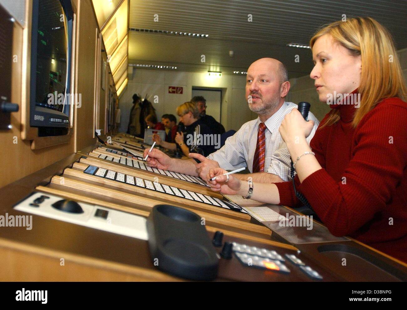 Air traffic control radar screen hi-res stock photography and images ...