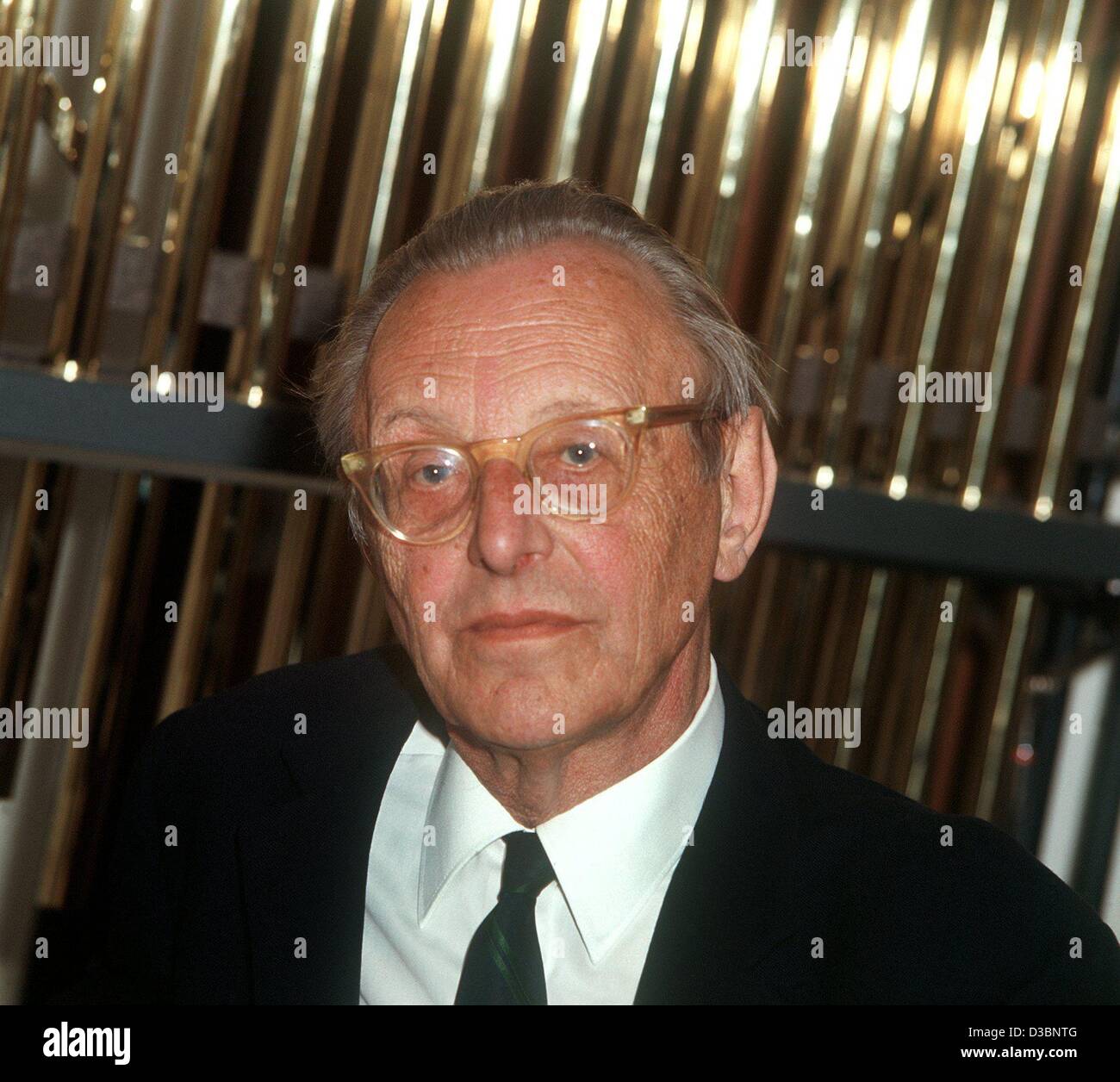 (dpa files) - Carl Orff, composer, man of the theater and a pedagogue ...