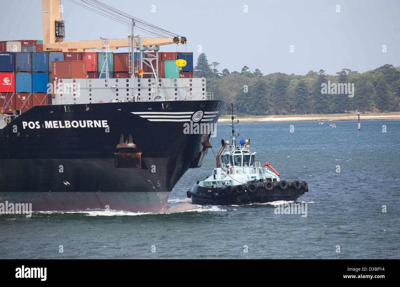 POS Melbourne Container Ship arriving in Port Botany with the help of ...