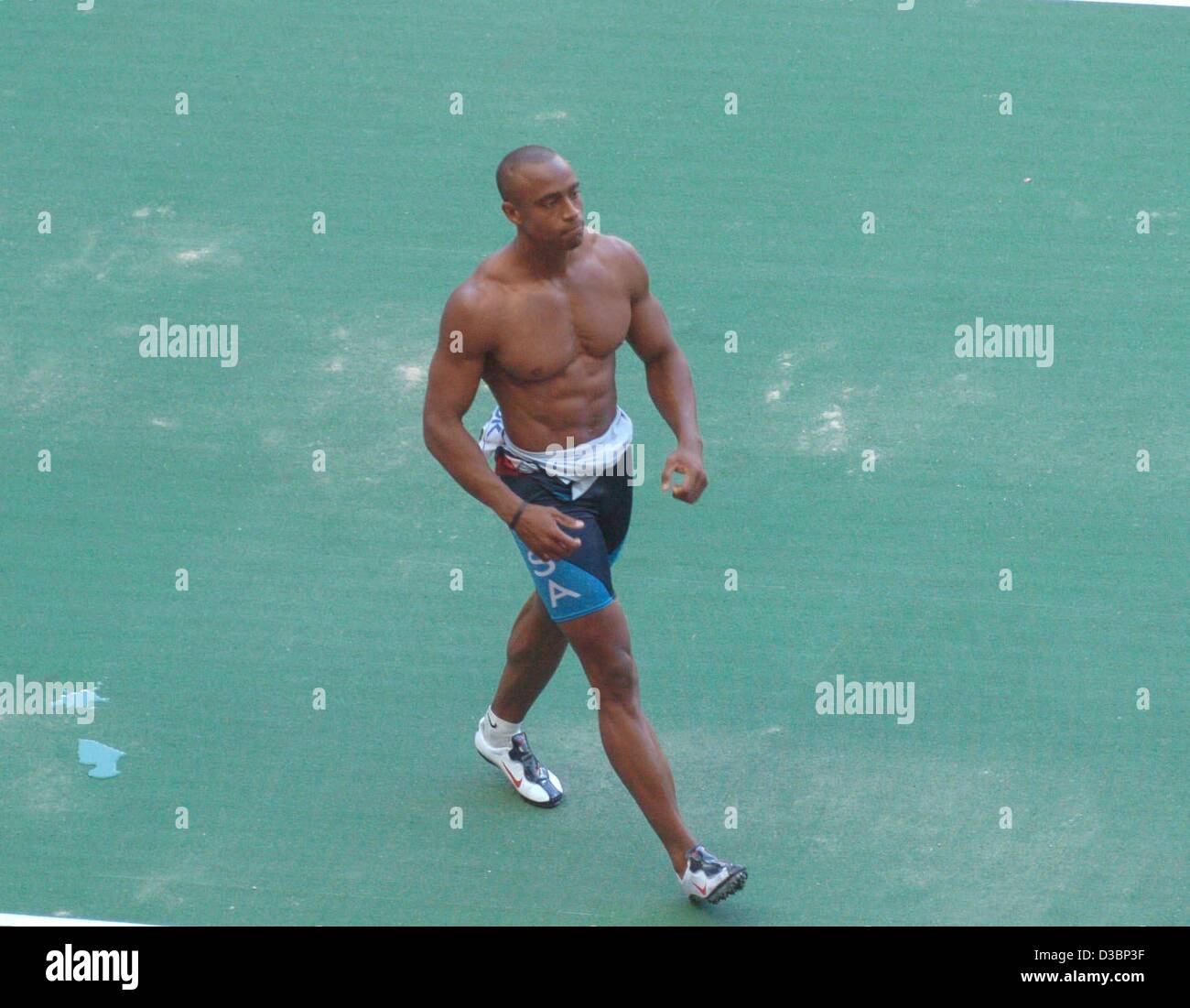 100m sprinter hi-res stock photography and images - Alamy