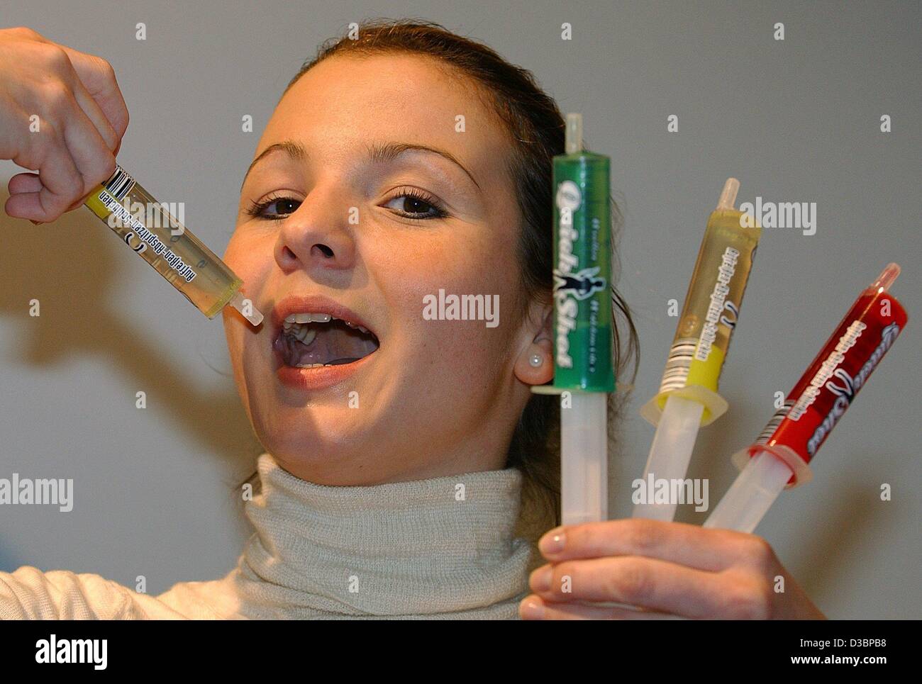 (dpa) - Sandra tries out the latest party drinks, injections filled ...