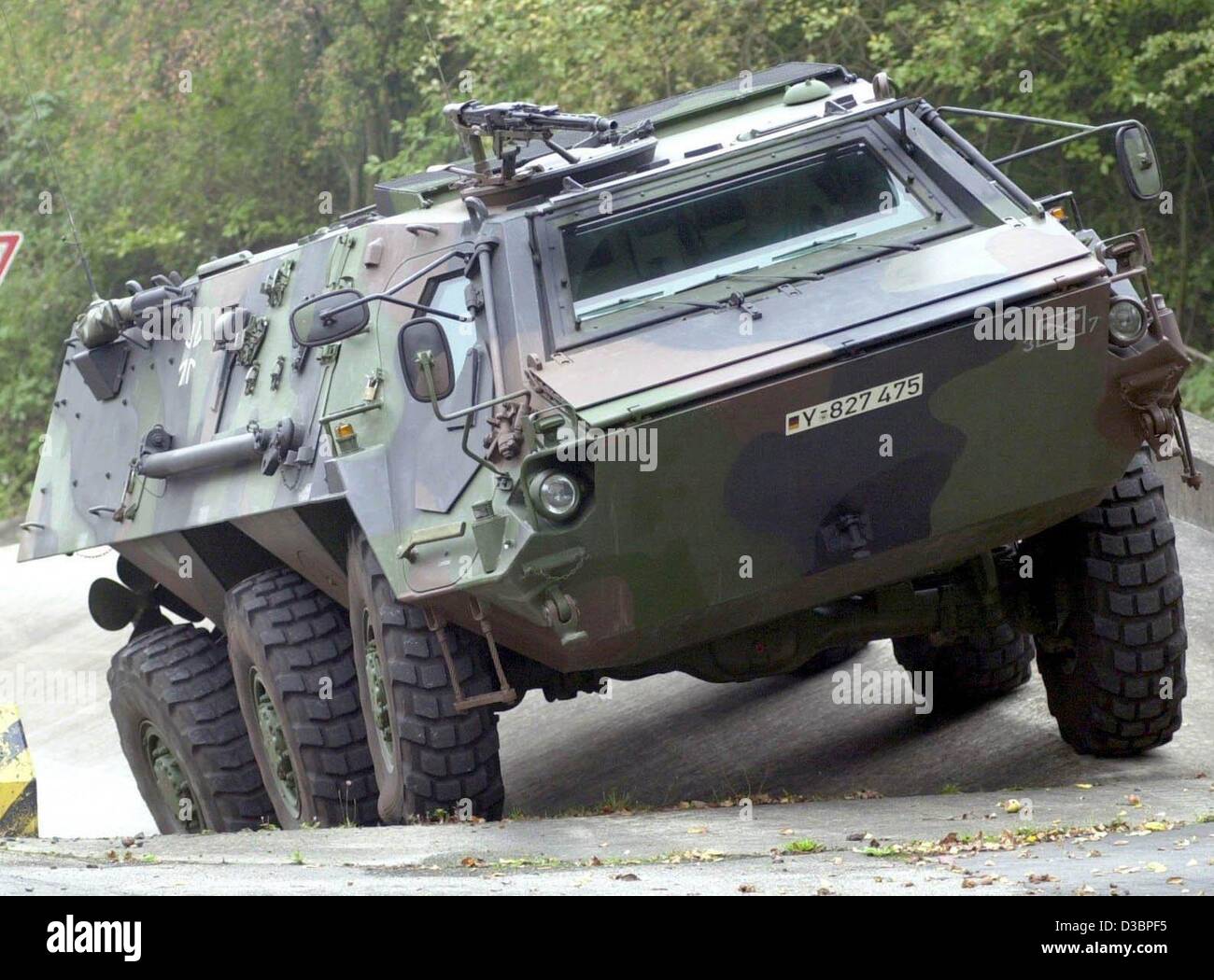 (dpa files) - This archive picture shows a 'Fuchs' armoured personnel ...