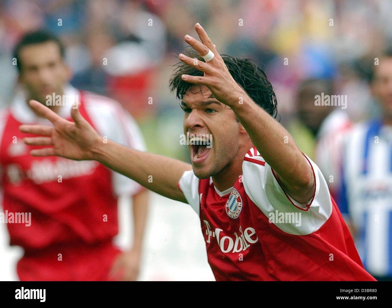 (dpa) - Bayern's midfielder Michael Ballack cheers after scoring the 2 ...