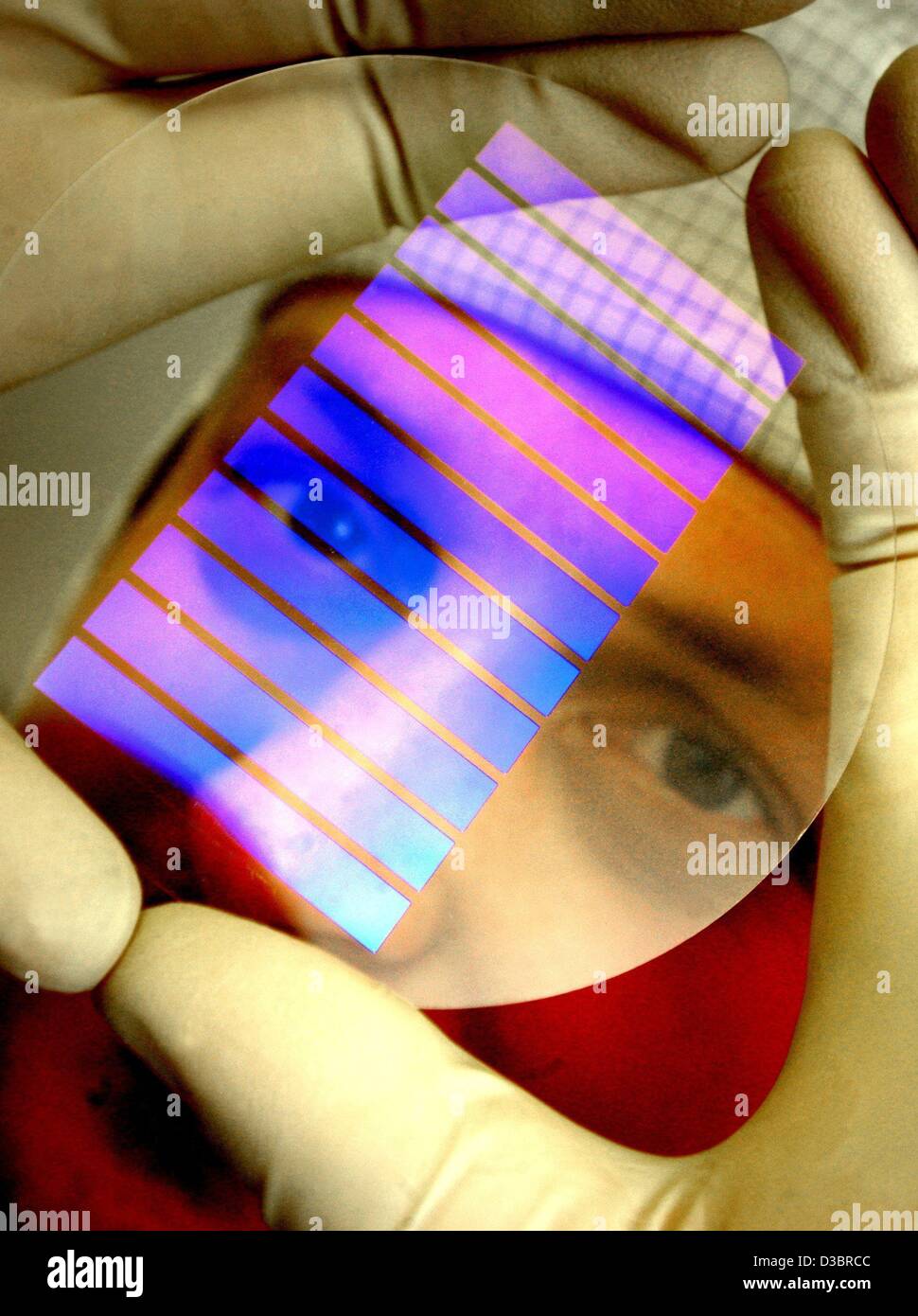 Opto electronics laboratory hi-res stock photography and images - Alamy