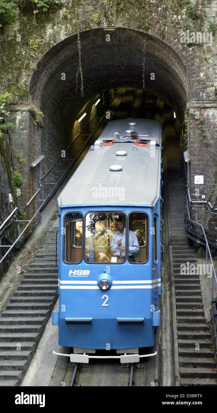 (dpa) - The historic funicular drives into a tunnel in Heidelberg ...