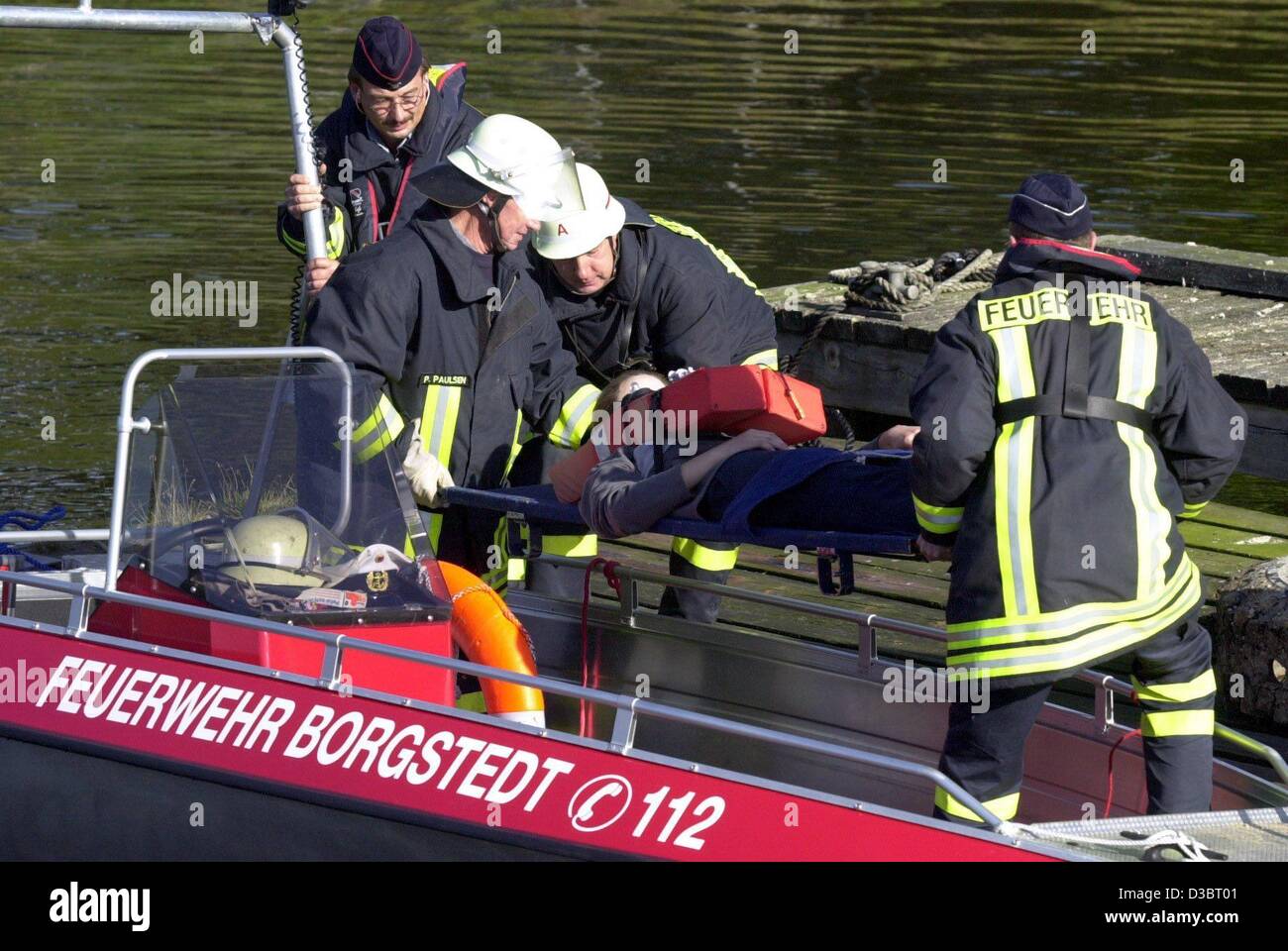 (dpa) - Firemen carry an 'injured' person on a stretcher during an ...