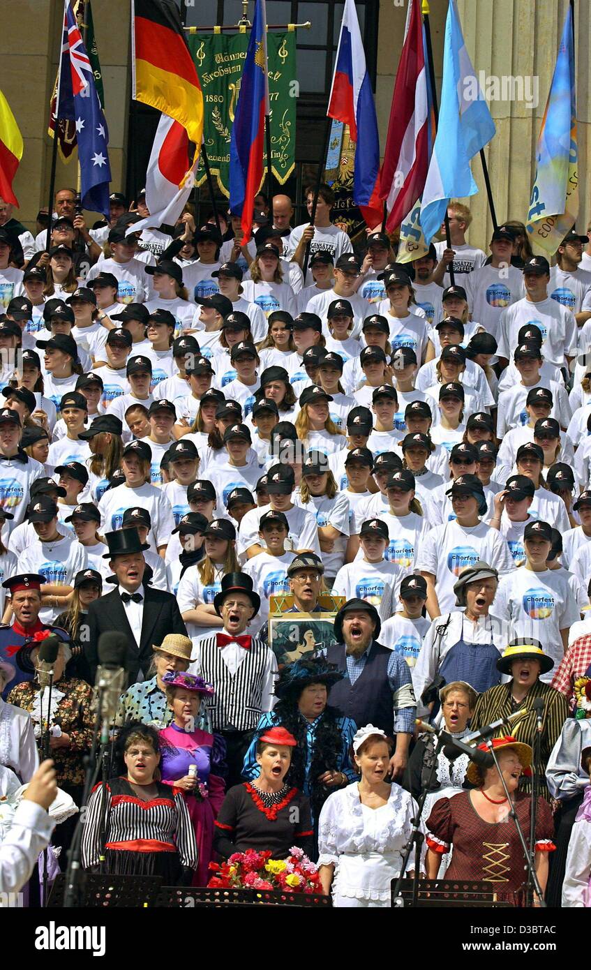 Police choir hi-res stock photography and images - Alamy