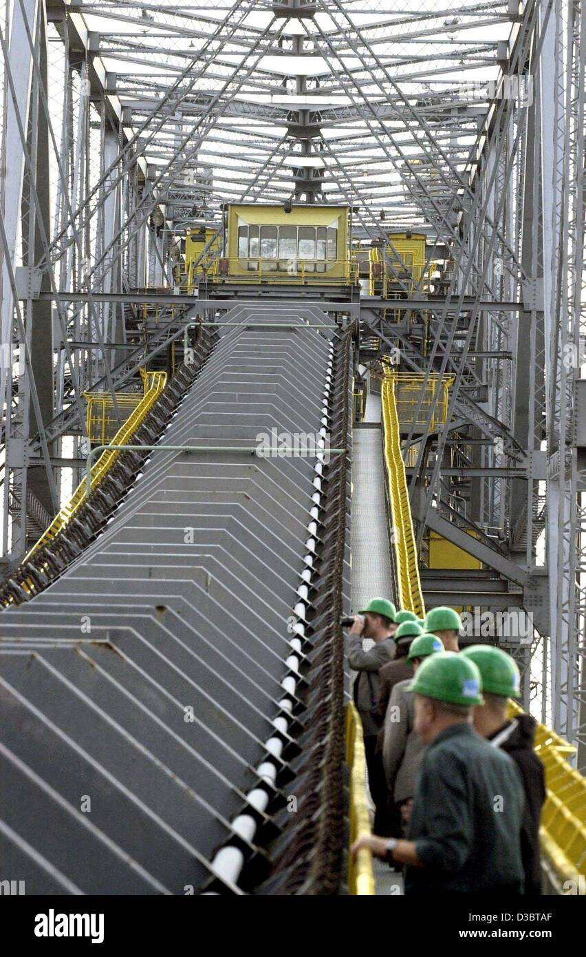 (dpa) - Visitors walk along the F60 conveyor belt bridge for colliery ...
