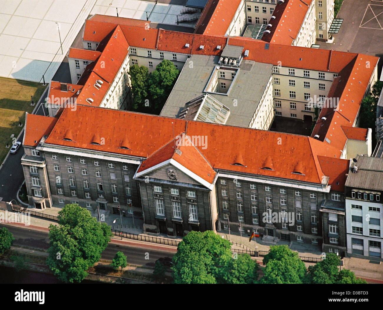 (dpa) - An aerial view shows the Bendlerblock, the second office of the ...