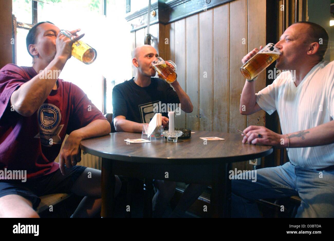 Men Drinking Beer In A Pub High Resolution Stock Photography and Images ...