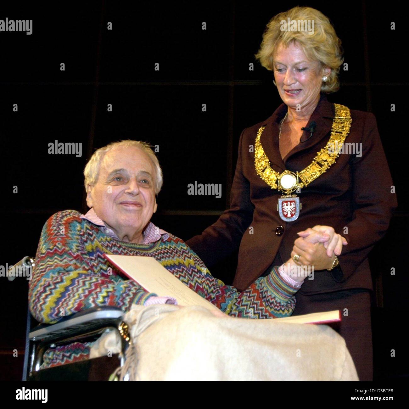 (dpa) - Frankfurt's Mayor Petra Roth presents the Theodor W. Adorno ...