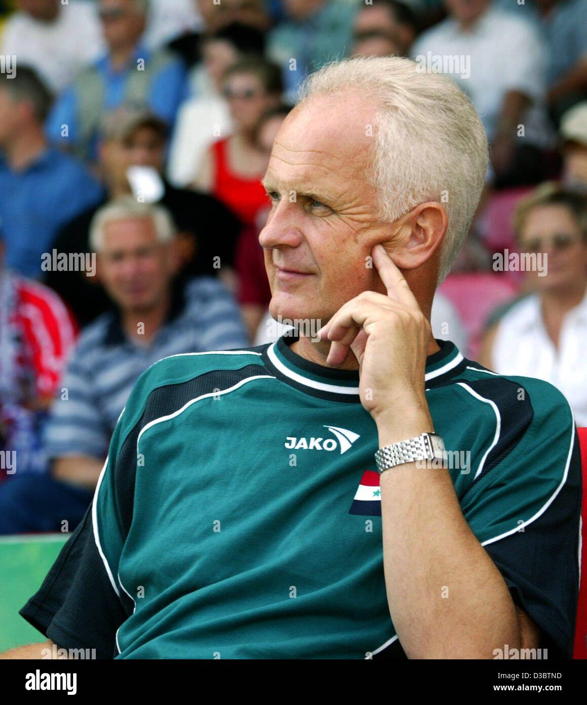 (dpa) - Iraq's national soccer coach, Bernd Stange from Germany ...
