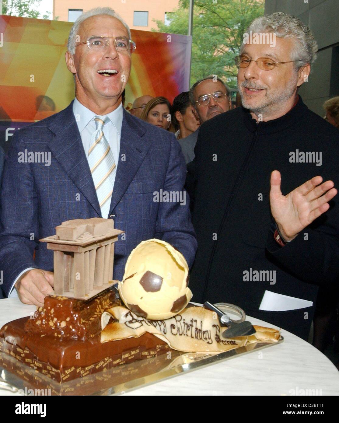 (dpa) - German soccer legend Franz Beckenbauer is delighted of his ...