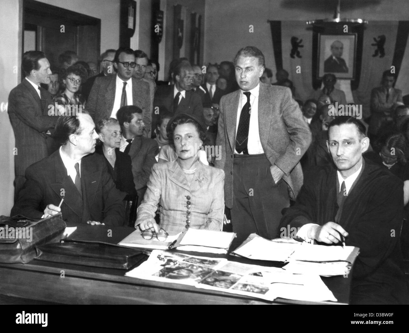 (dpa files) - German film director and photographer, Leni Riefenstahl ...
