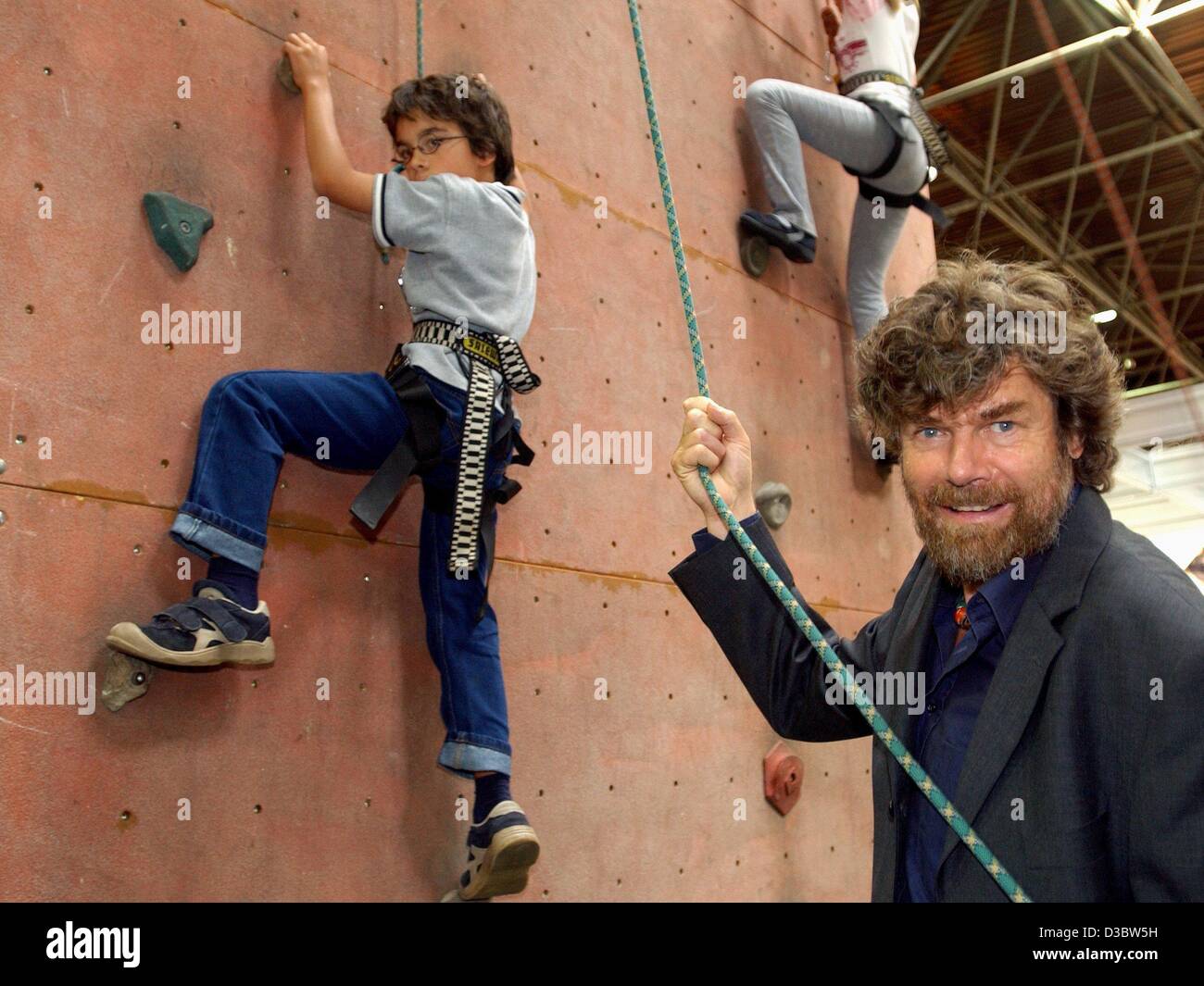 (dpa) - Austrian extreme mountaineer Reinhold Messner secures a climber ...