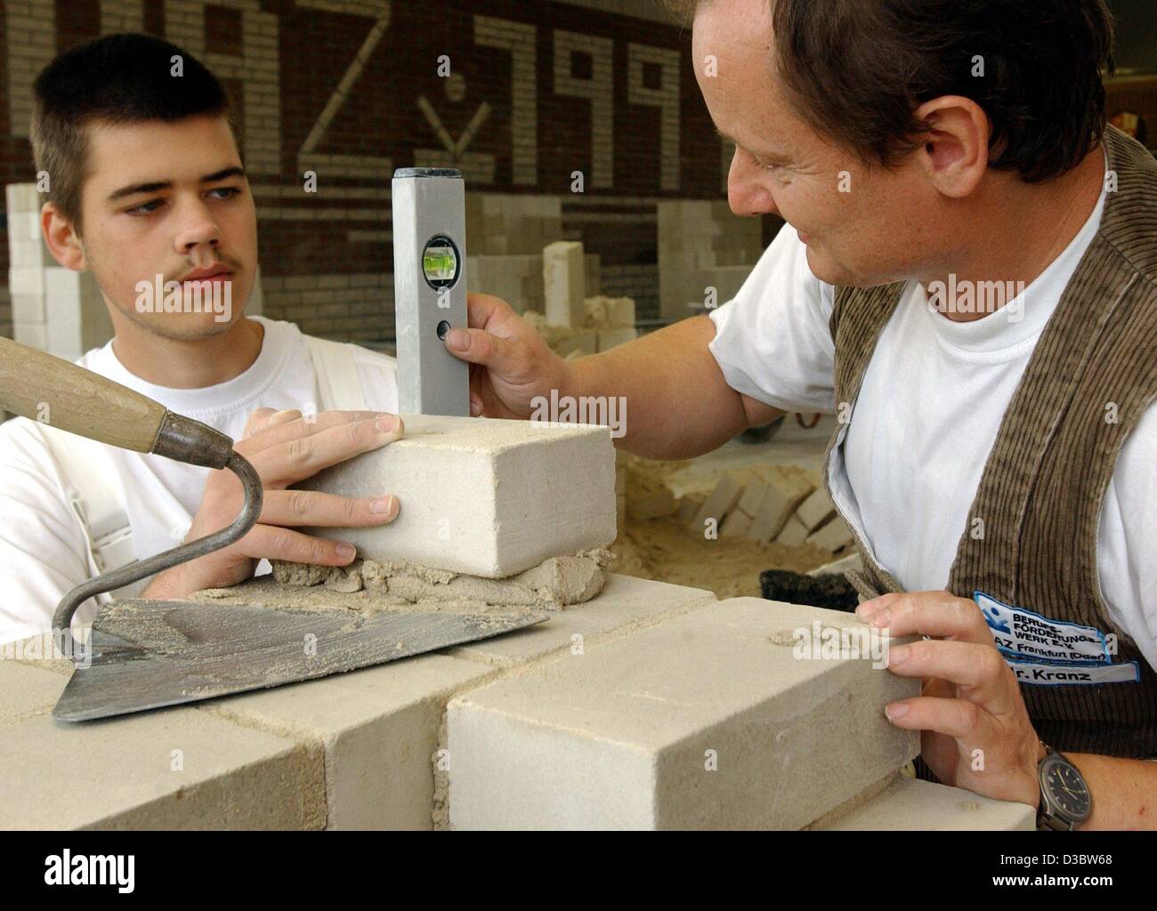 (dpa) - Apprentice Daniel Kreis (17), who learns the craft of a ...