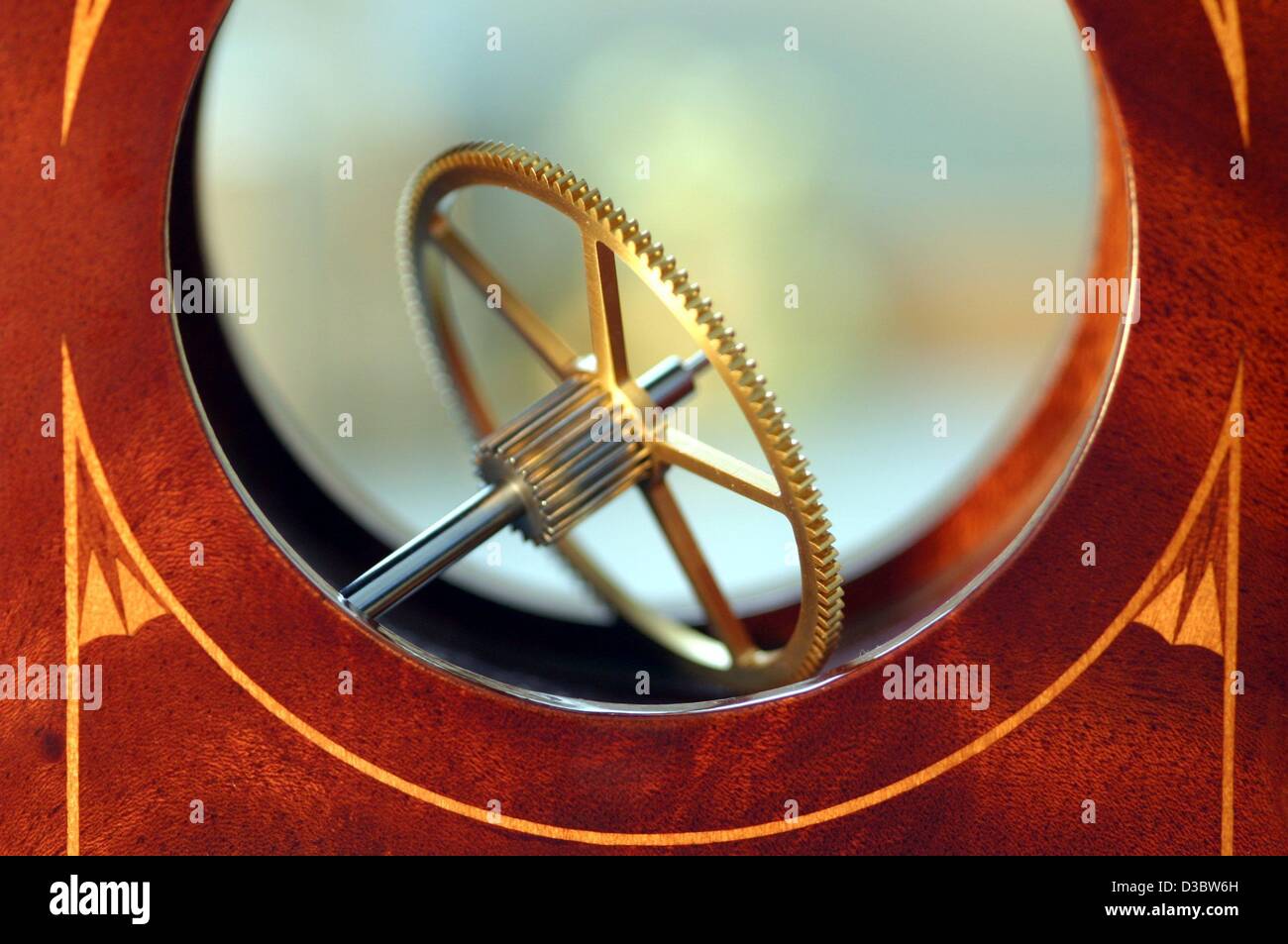 Clocks clockwork cogwheel hi-res stock photography and images - Alamy