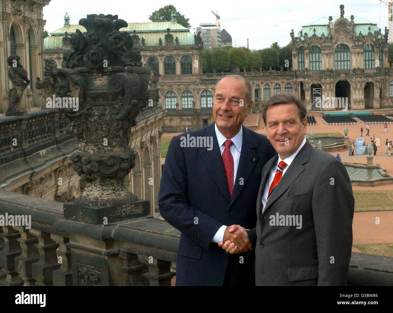 Politics pol diplomacy smiling handshake politician germany hi-res ...