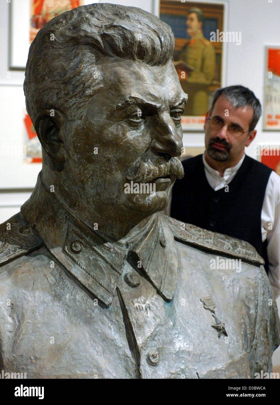 (dpa) - A visitor looks at a bronze bust of Joseph Stalin at the ...