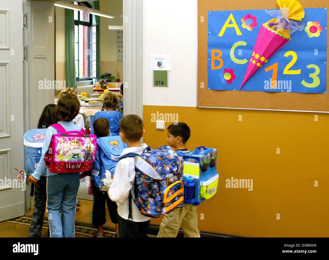 First graders group hi-res stock photography and images - Alamy
