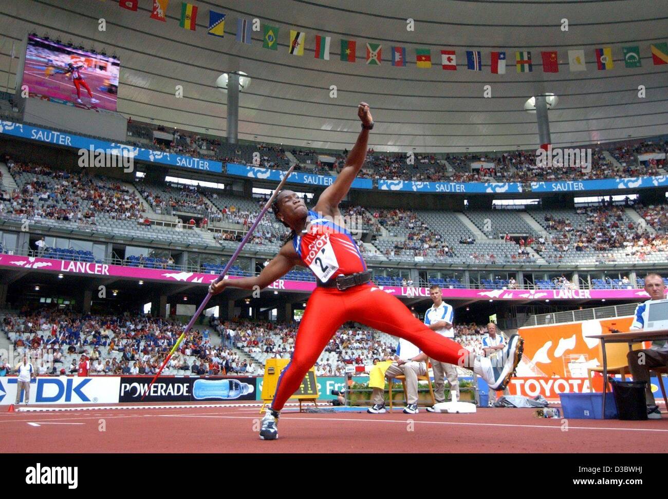 (dpa) - Cuban javelin thrower Osleidys Menendez makes a throw during ...