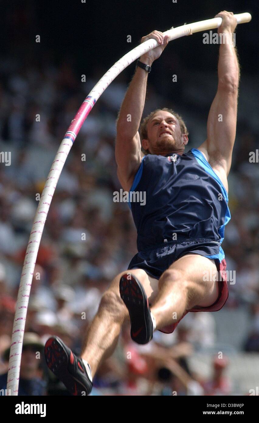 World championships pole vaulting hi-res stock photography and images ...