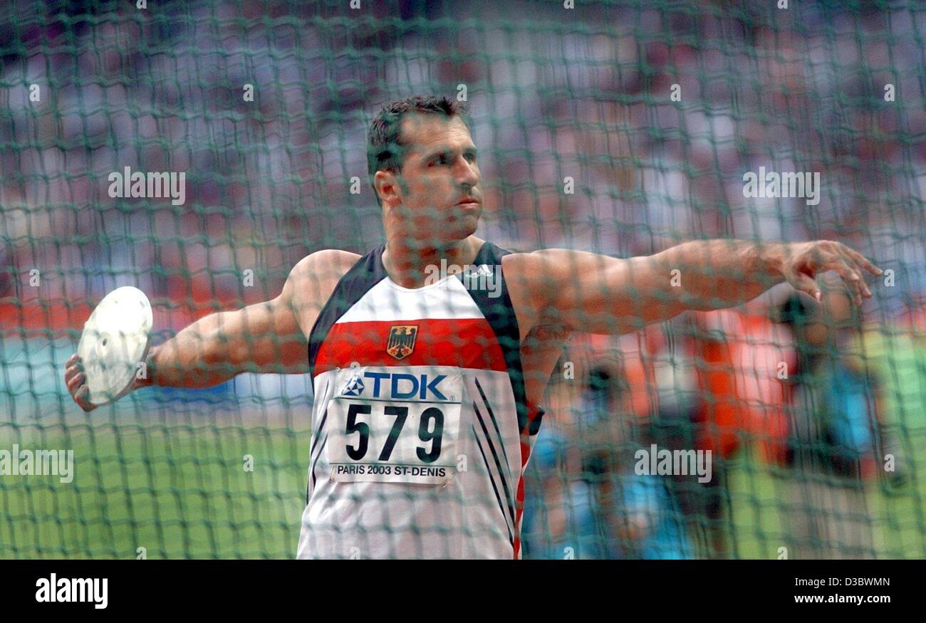 (dpa) - Germany's Lars Riedel, five-time discus world champion ...