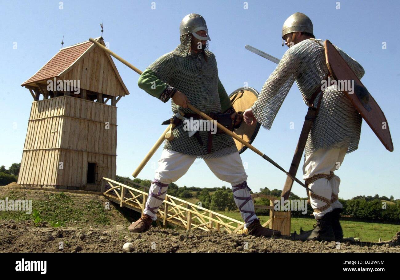Knights fighting in front castle hi-res stock photography and images ...