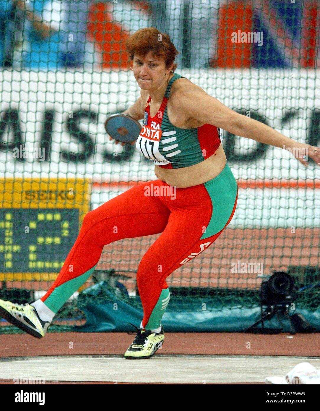 (dpa) - Belorussian discus thrower Irina Yatchenko concentrates on her ...