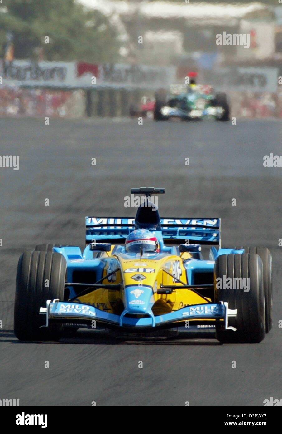 (dpa) - Spain's Fernando Alonso of Renault leads the Hungarian Grand ...