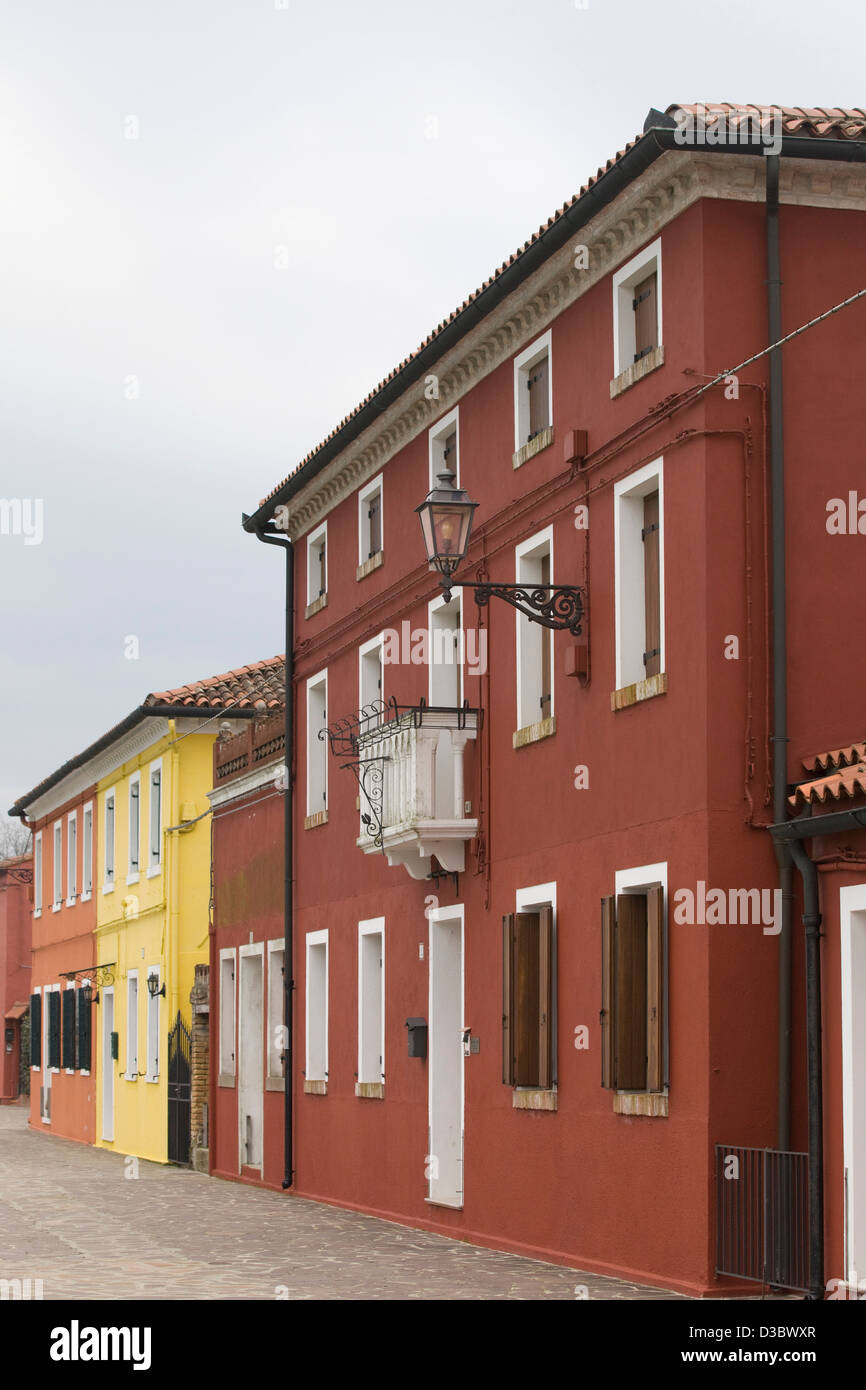 Brightly colored homes in Burano venetian lagoon Italy Stock Photo - Alamy