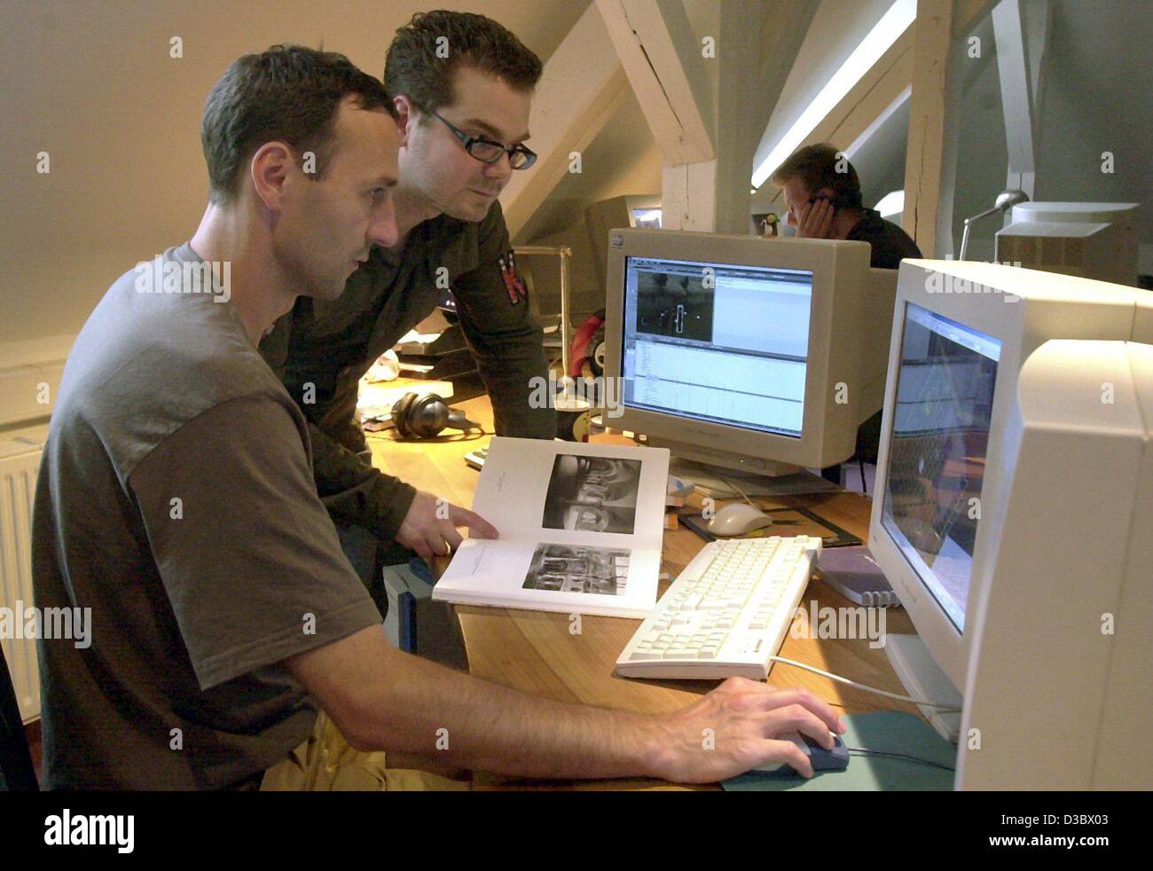 R programmer hi-res stock photography and images - Alamy