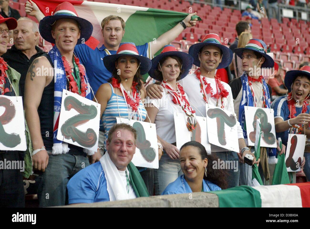 (dpa) - Italian soccer fans pose ahead of the soccer friendly between ...