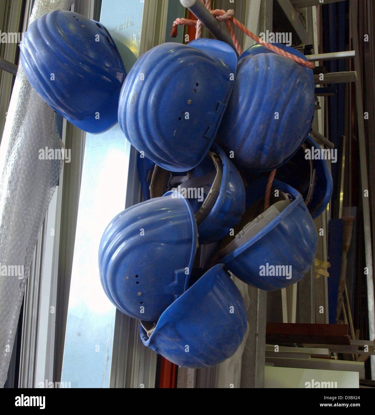 Feature cluster hi-res stock photography and images - Alamy