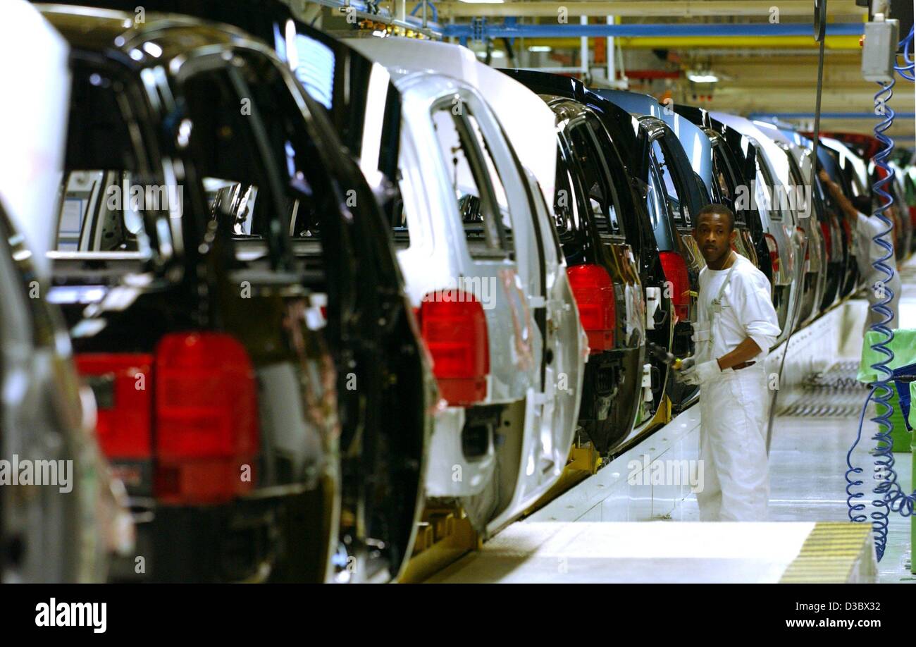 (dpa) - A view of an assembly line at the Volkswagen production plant ...