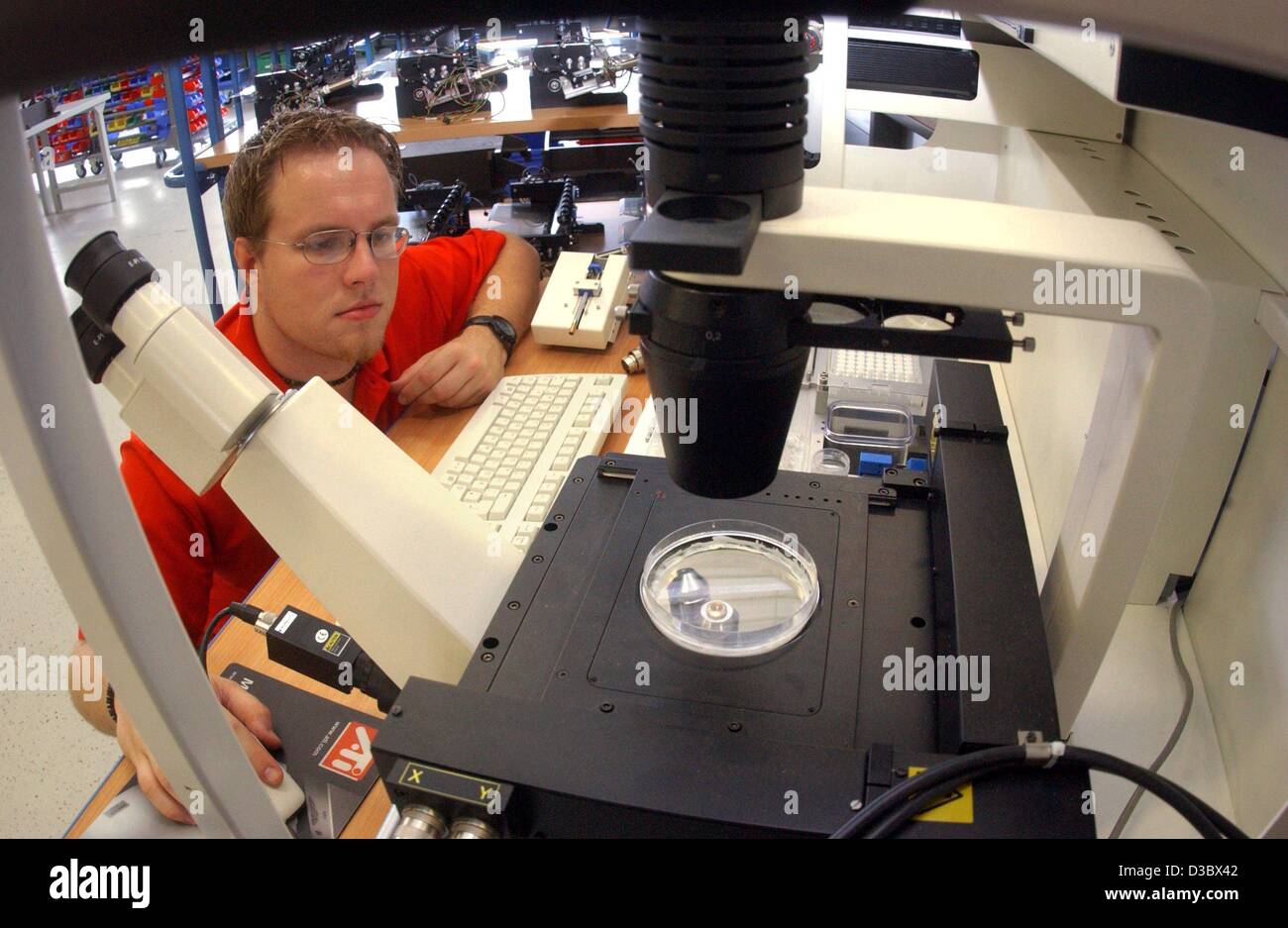 (dpa) - Jens Eberhardt works on the prototype of a robotic system for ...